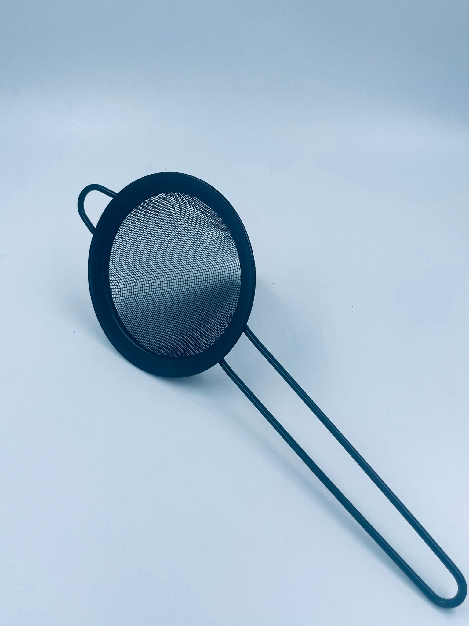 COLADOR MALLA FINA GRANDE NEGRO MATE – 138 COCKTAIL STORE